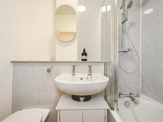 1 bedroom flat for rent in Baring Road Lee SE12