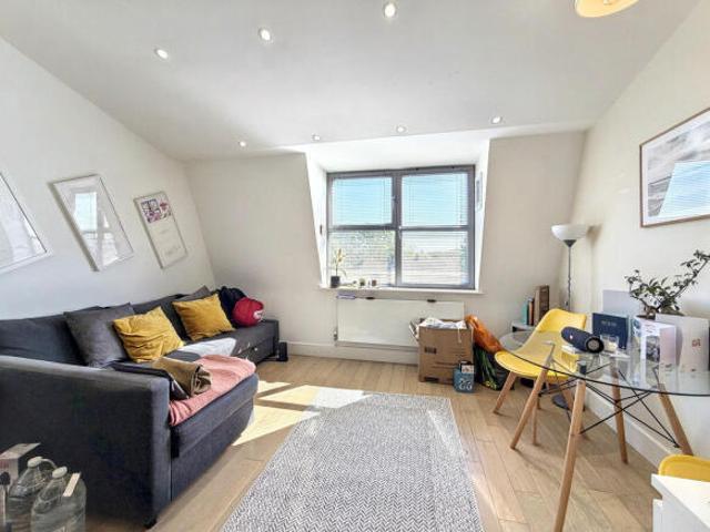 1 bedroom flat for rent in Barnsbury Lane, Surbiton, KT5