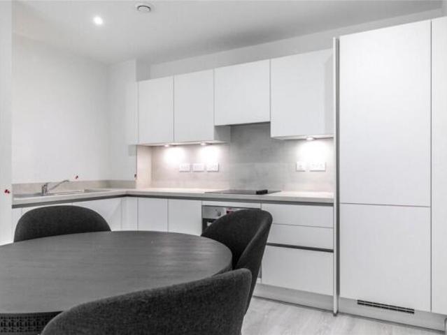 1 bedroom flat for rent in Barratt House, Hounslow, TW3