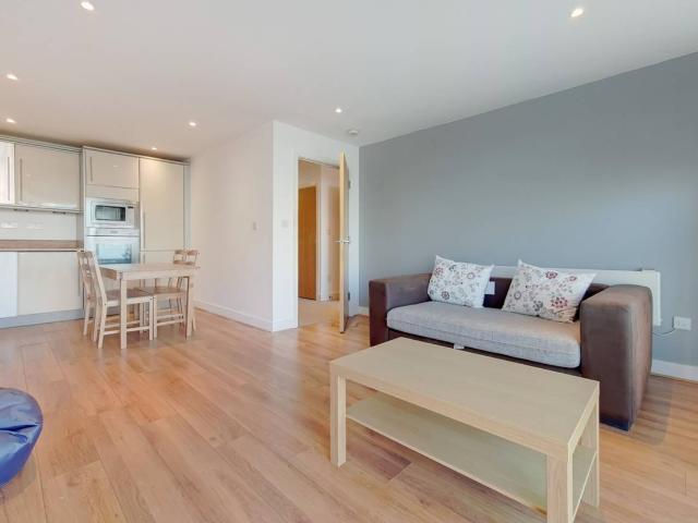 1 Bedroom Flat for Rent in Basin Approach | Foxtons