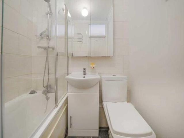 1 bedroom flat for rent in Bassein Park Road, Hammersmith And Fulham, London, W12
