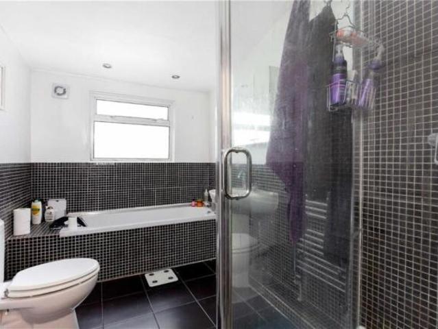 1 bedroom flat for rent in Bassein Park Road, Shepherd's Bush, W12