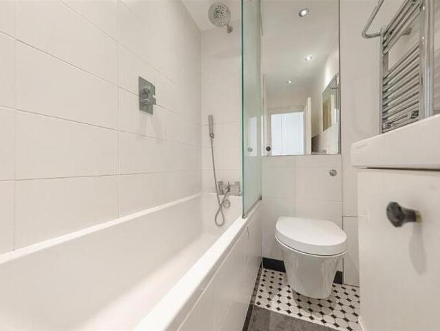 1 bedroom flat for rent in Battersea Park Road, SW8