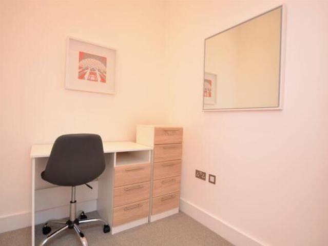 1 bedroom flat for rent in Bath Road, Slough, SL1