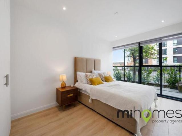 1 bedroom flat for rent in Bath Road, Slough, SL1