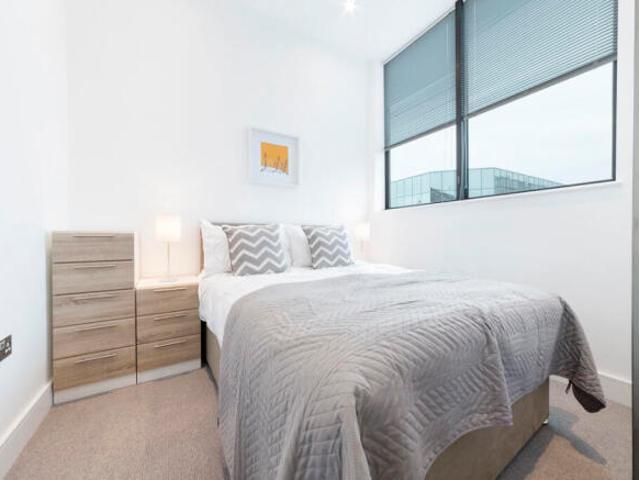 1 bedroom flat for rent in Bath Road, Slough, SL1
