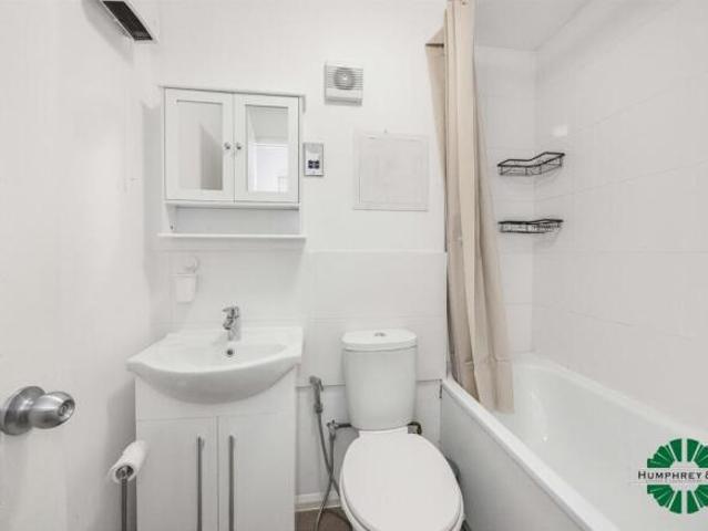 1 bedroom flat for rent in Beaufort Close, London, E4 9XF, E4