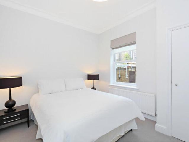 1 bedroom flat for rent in Beaufort Gardens Knightsbridge SW3