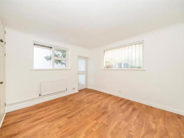 1 bedroom flat for rent in Beaufort Gardens, South Kensington, SW3