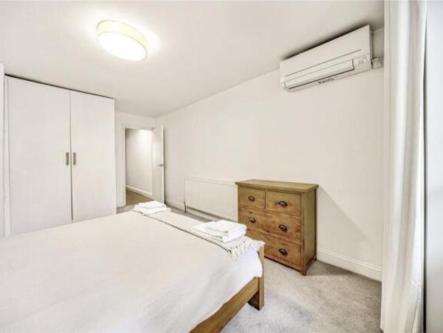 1 bedroom flat for rent in Bedford Road, Clapham North, SW4