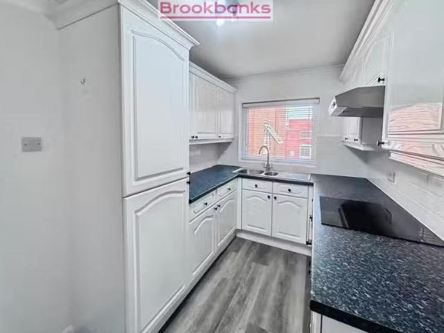 1 bedroom flat for rent in Berkeley Court, Nightingale Way, Sw.
