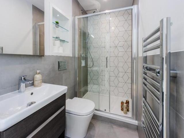 1 bedroom flat for rent in Beverley Way, London, SW20