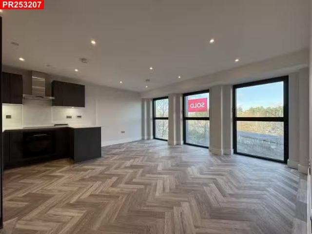 1 bedroom flat for rent in birdfosters – 1 Bedroom Flat, EN4
