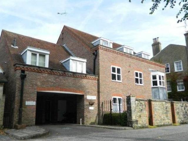 1 bedroom flat for rent in Bishops Court Horsham RH12