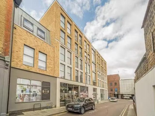 1 bedroom flat for rent in Bishops Hall, Kingston Upon Thames.