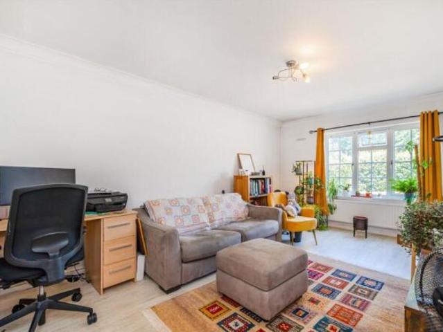 1 bedroom flat for rent in Bonser Road, Twickenham, TW1