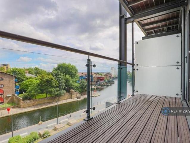 1 bedroom flat for rent in Boardwalk Place, London, E14