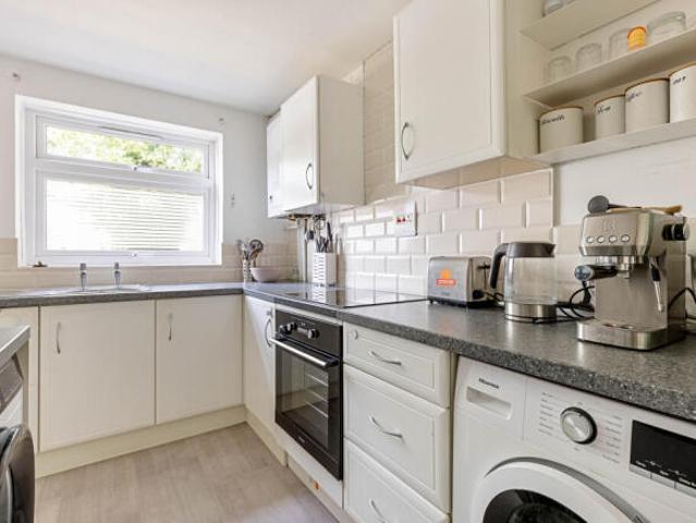 1 bedroom flat for rent in Boston Court, Selhurst Road, South Norwood, Croydon, London, SE25