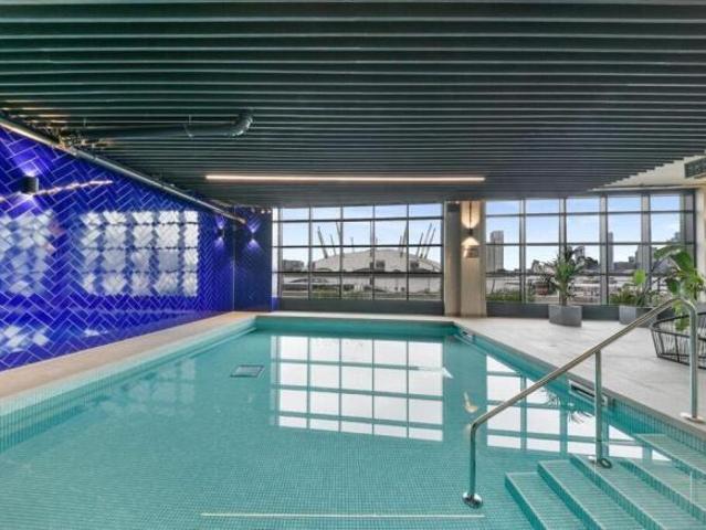 1 bedroom flat for rent in Botanic Square, Leamouth, E14