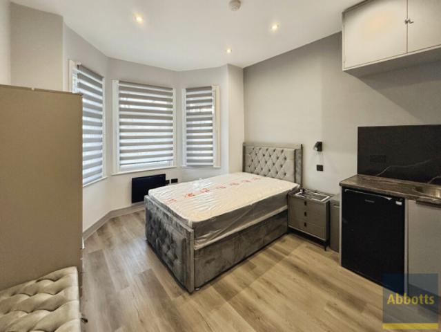 1 bedroom flat for rent in Bournemouth Park Road, Southend on Sea, SS2