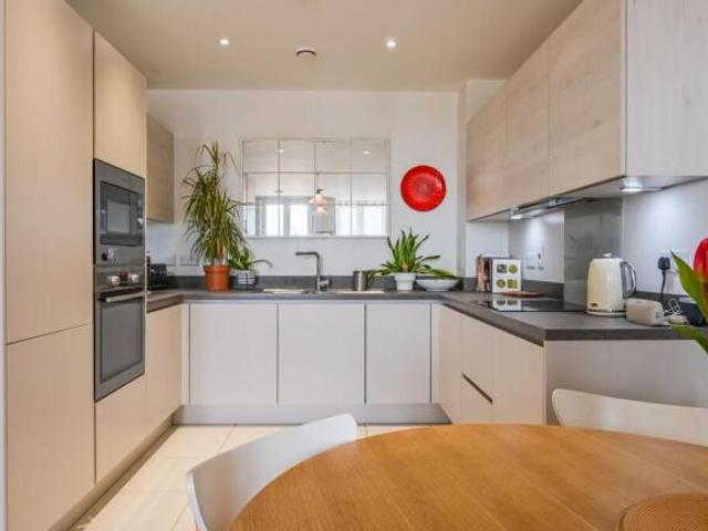 1 bedroom flat for rent in Bow Common Lane, Mile End, London, E3