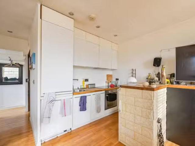 1 bedroom flat for rent in Bow Road, Bow, London, E3