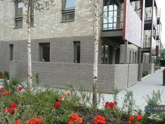 1 bedroom flat for rent in Blondin Way London SE16