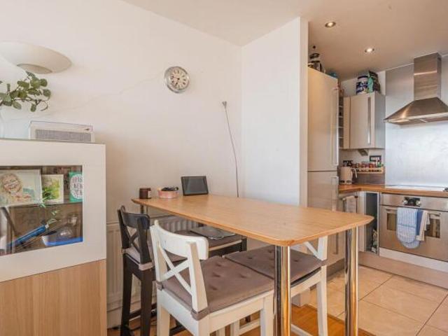 1 bedroom flat for rent in Blackwall Way, Canary Wharf, London, E14