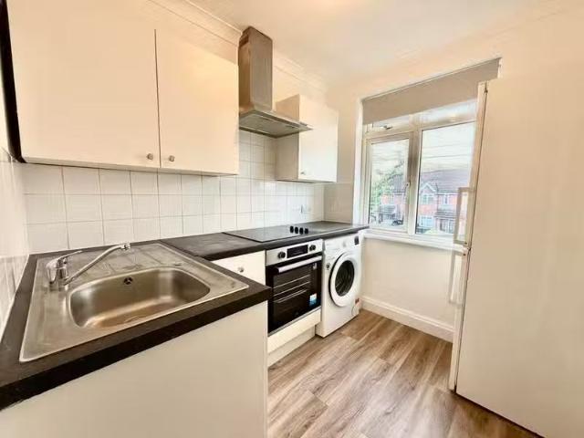 1 bedroom flat for rent in Blenheim Road, Harrow, HA2