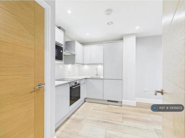 1 bedroom flat for rent in Bmw House, Slough, SL2