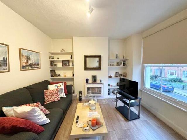 1 bedroom flat for rent in Broughton Road, Fulham, London, SW6