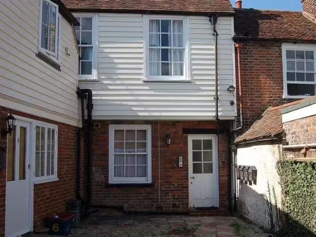 1 bedroom flat for rent in Broad Street, CANTERBURY, CT1