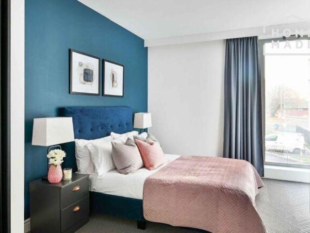 1 bedroom flat for rent in Broadside, M4
