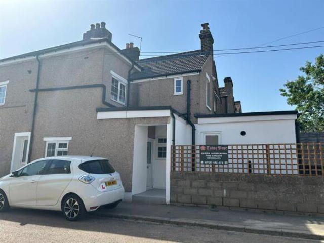 1 bedroom flat for rent in Brompton Lane, Strood, ME2