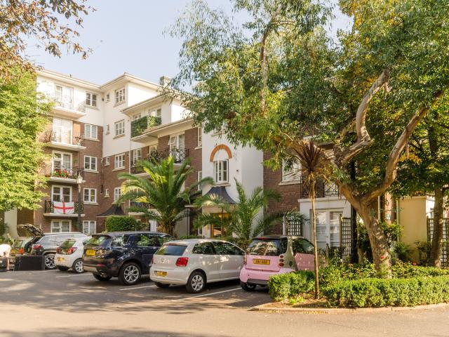 1 Bedroom Flat for Rent in Brompton Park Crescent | Foxtons