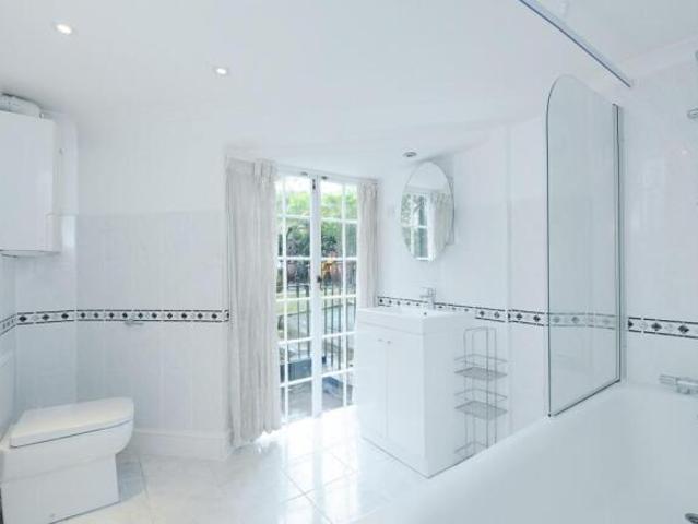 1 bedroom flat for rent in Brompton Square Knightsbridge SW3