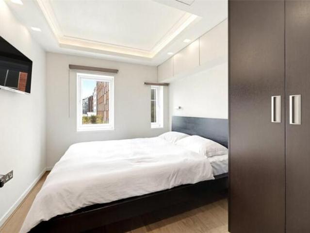 1 bedroom flat for rent in Brompton Square, London, SW3