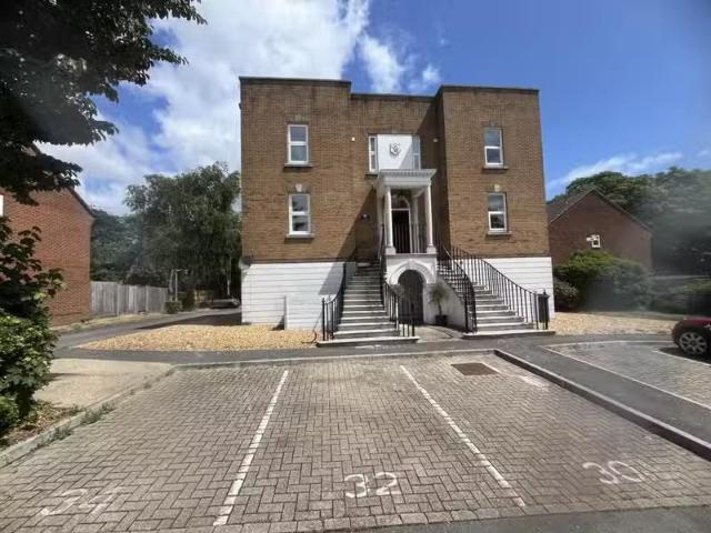 1 bedroom flat for rent in Brand New First Floor Flat In South.