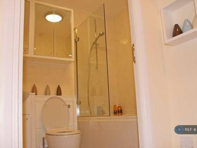 1 bedroom flat for rent in Bream Close London N17