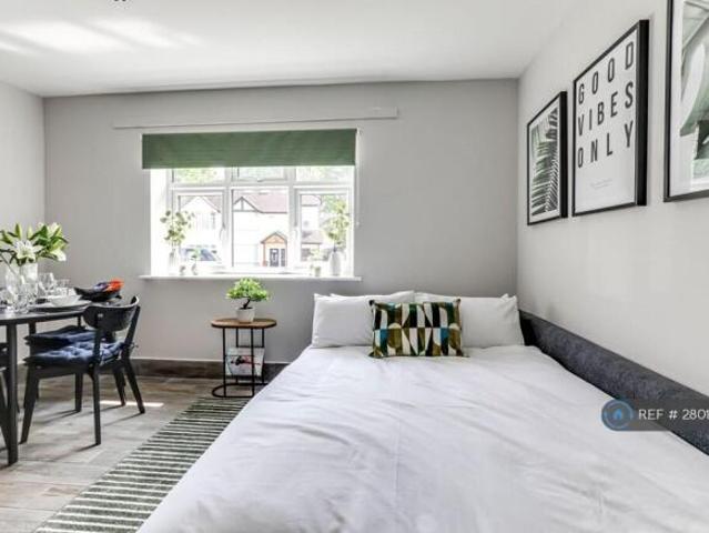 1 bedroom flat for rent in Briar Road, Watford, WD25