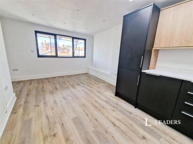2 bedroom flat for rent in Brighton Square, Brighton, East Sussex, BN1