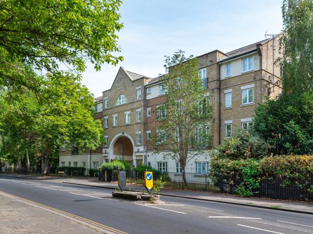 1 Bedroom Flat for Rent in Bristowe Close | Foxtons