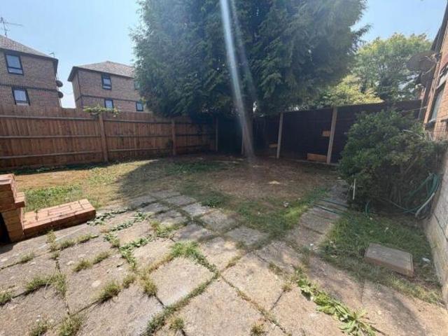 1 bedroom flat for rent in Bruce Close, SL1