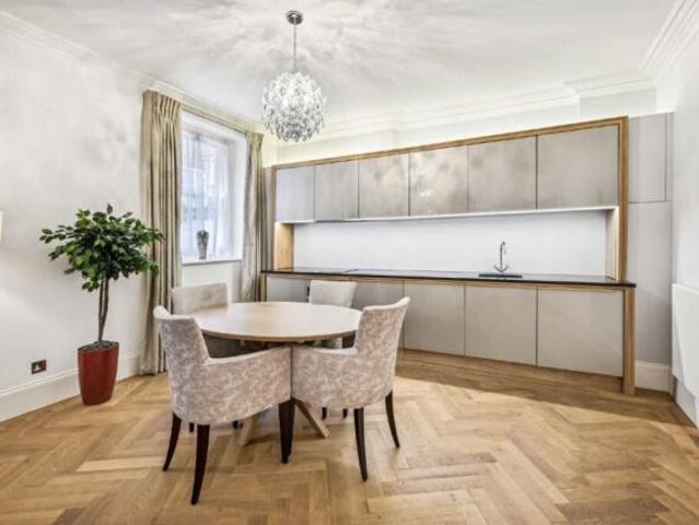 1 bedroom flat for rent in Buckingham Gate, Wesminster, SW1E