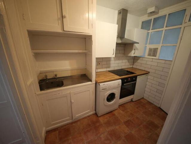 1 bedroom flat for rent in Burton Crescent, Headingley, Leeds, LS6
