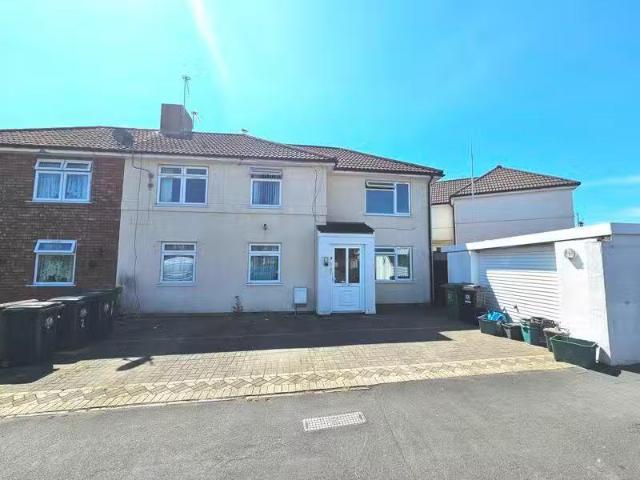 1 bedroom flat for rent in Burchells Green Road, Kingswood, Br.