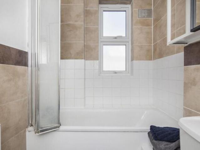1 bedroom flat for rent in Camberwell Church Street London SE5