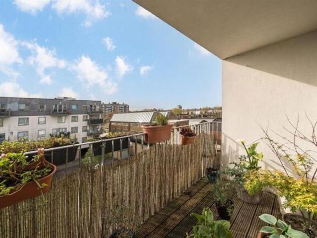 1 bedroom flat for rent in Camberwell Station Road, Kennington, SE5