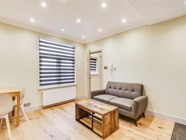 1 bedroom flat for rent in Cambridge Gardens, North Kensington, W10