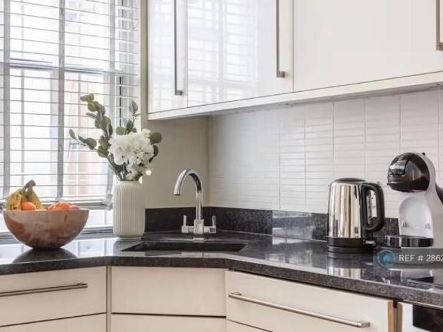 1 bedroom flat for rent in Campden Hill Road, London, W8